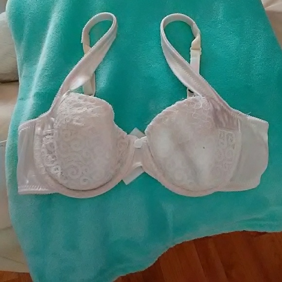 Wonderbra | Intimates & Sleepwear | Wonderbra 34b | Poshmark